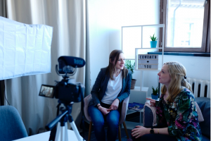 Creative Ways to Do a Live Show – Kim Garst | AI Marketing That Works